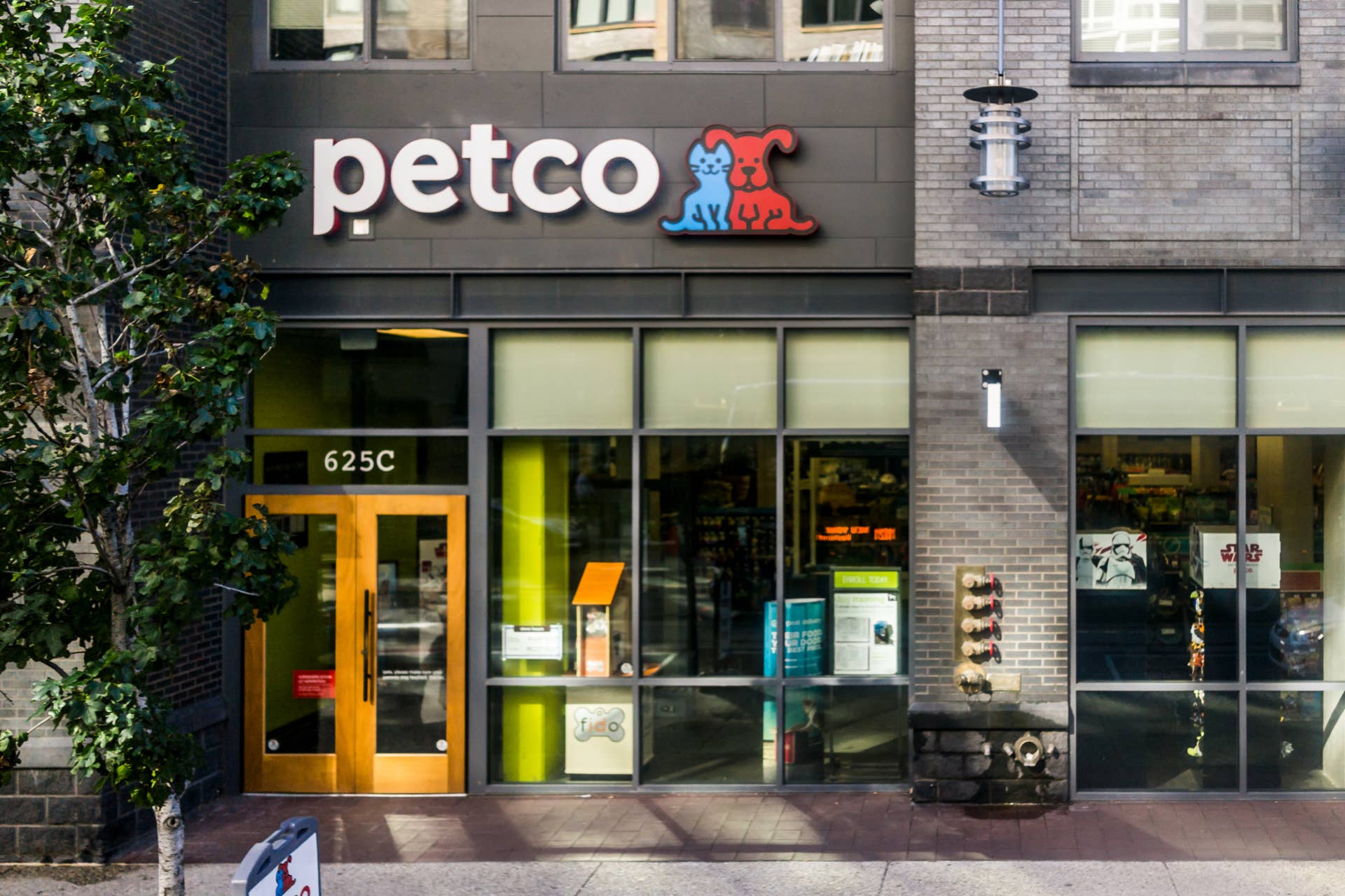 Dog Moms Are Racing to Petco for This Mother’s Day Event - PetHelpful