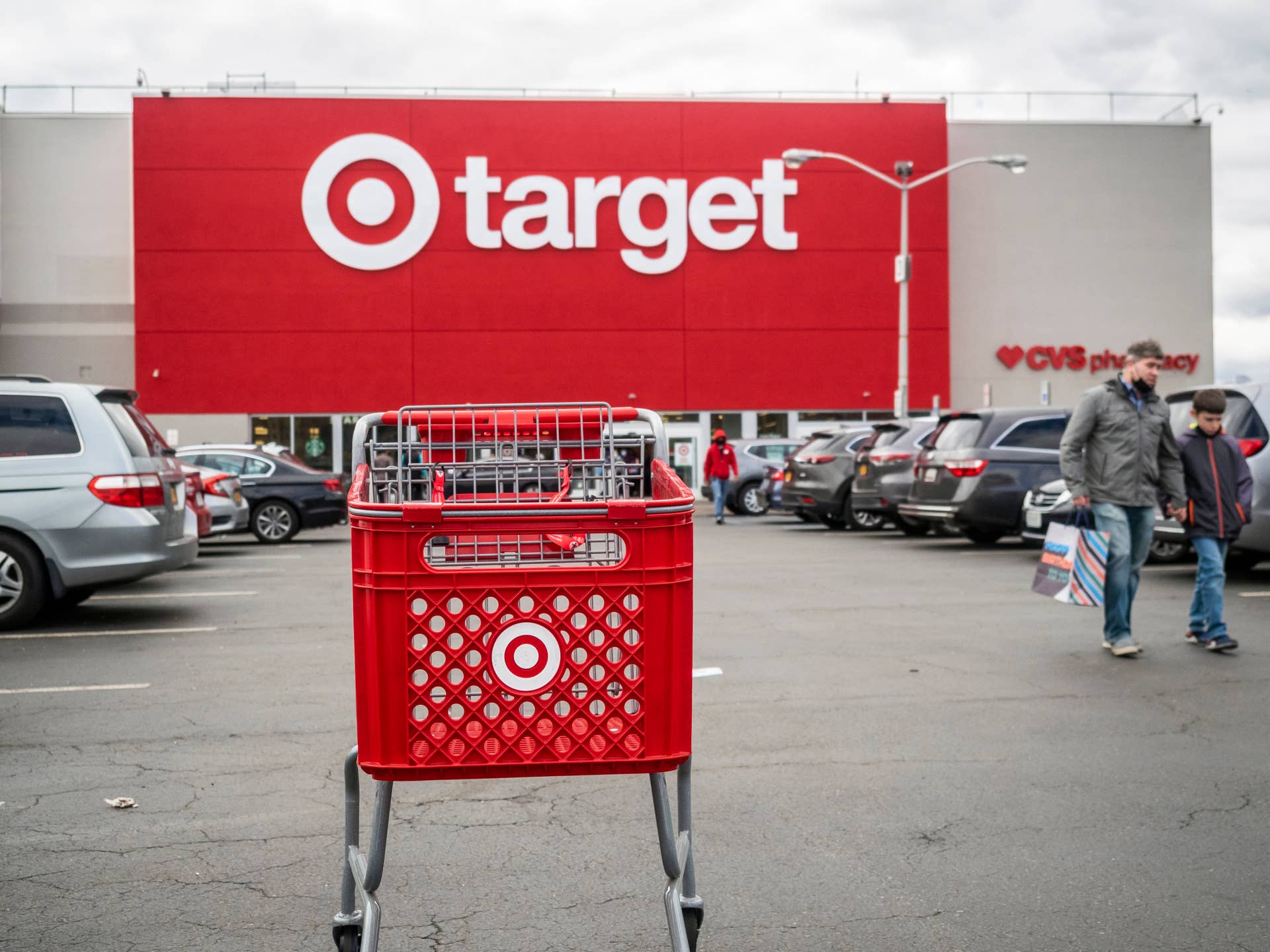 Jumpstart Your Birdwatching With Target's Solar-Powered Bird Bath ...