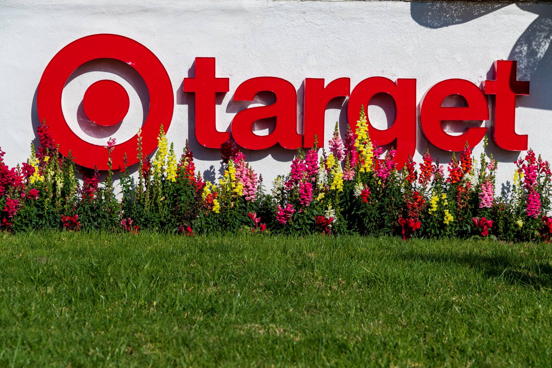 Target's 'Eye-Catching' Hanging Glass Bird Feeder Is So Vibrant ...