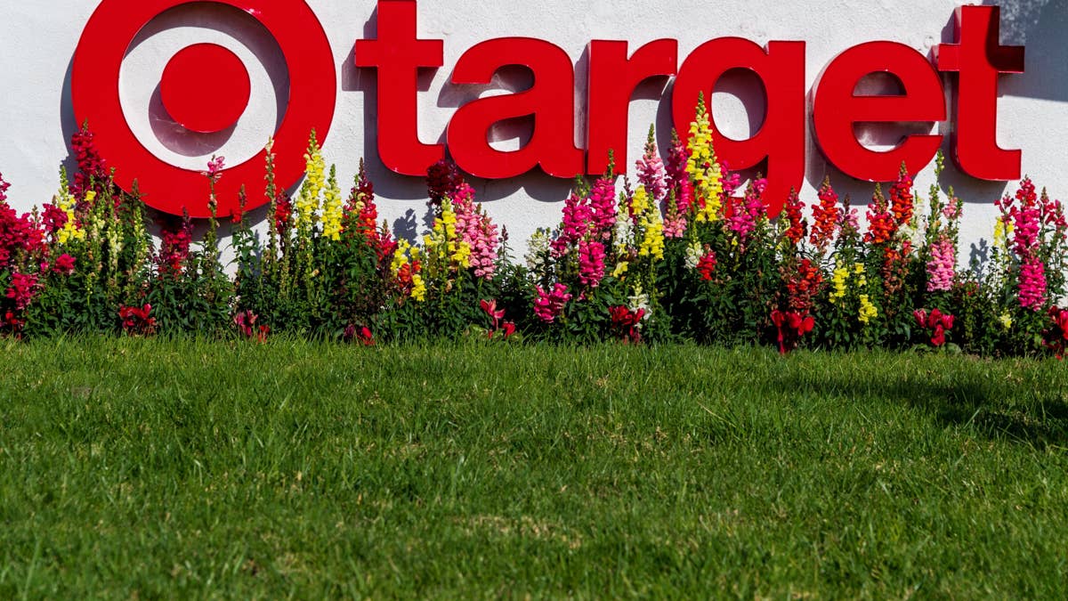 Target's 'Eye-Catching' Hanging Glass Bird Feeder Is So Vibrant ...