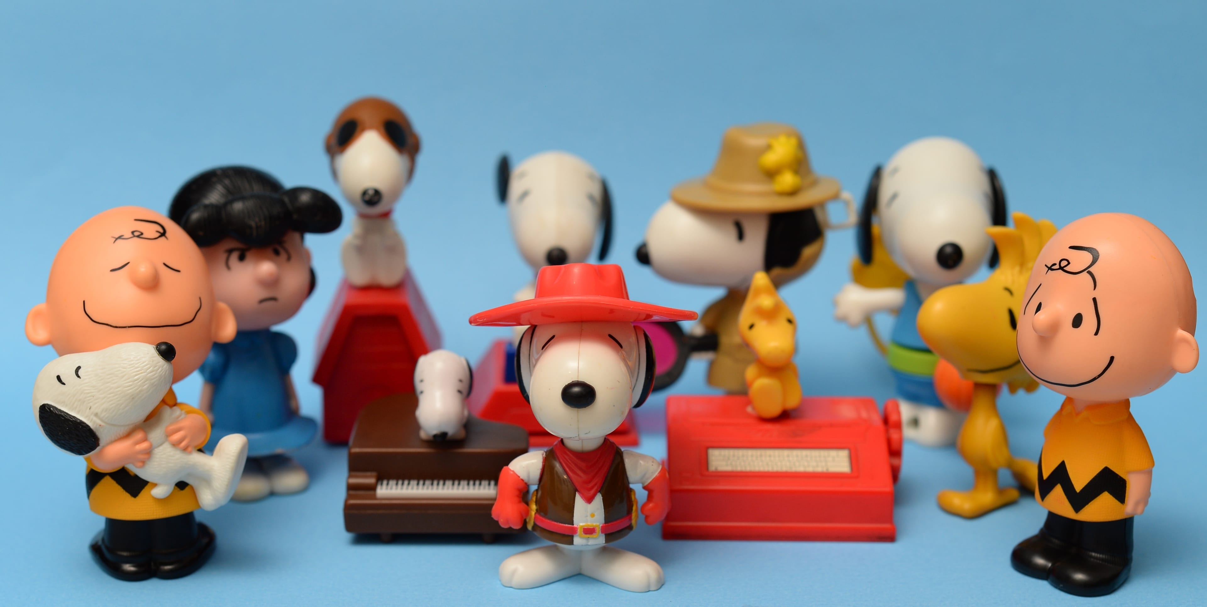 Snoopy Holiday Tea Tin Is the Cozy Gift Everyone Wants - PetHelpful